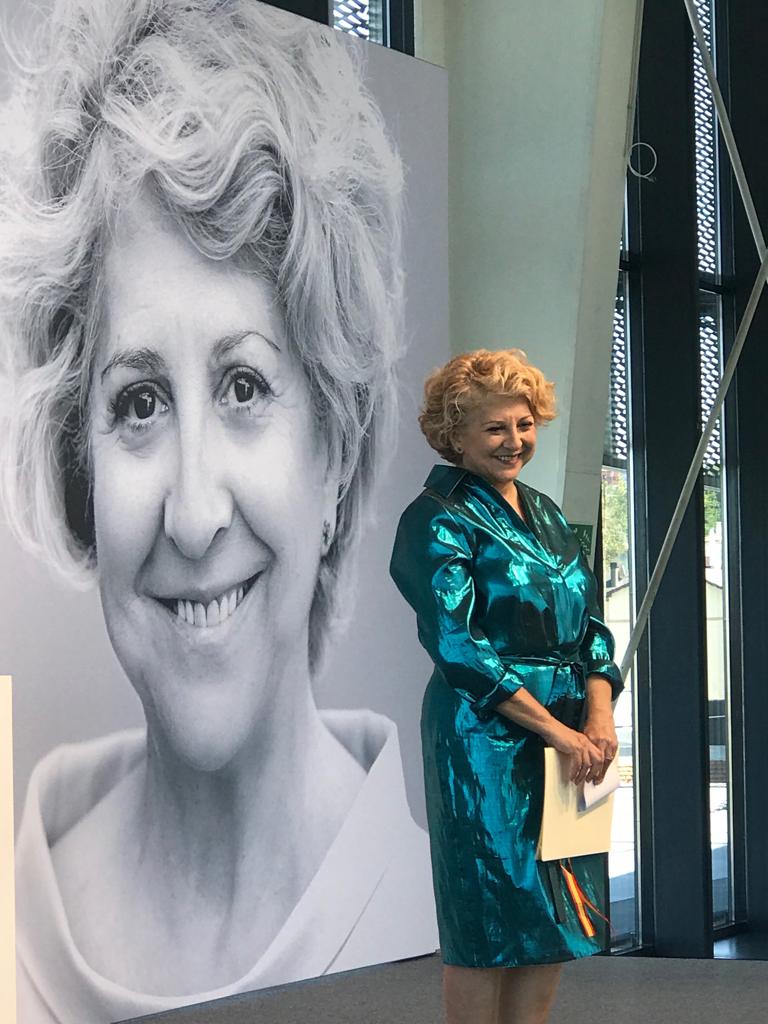 Productora y mujer | Esther García recoge el Premio Nacional de ...